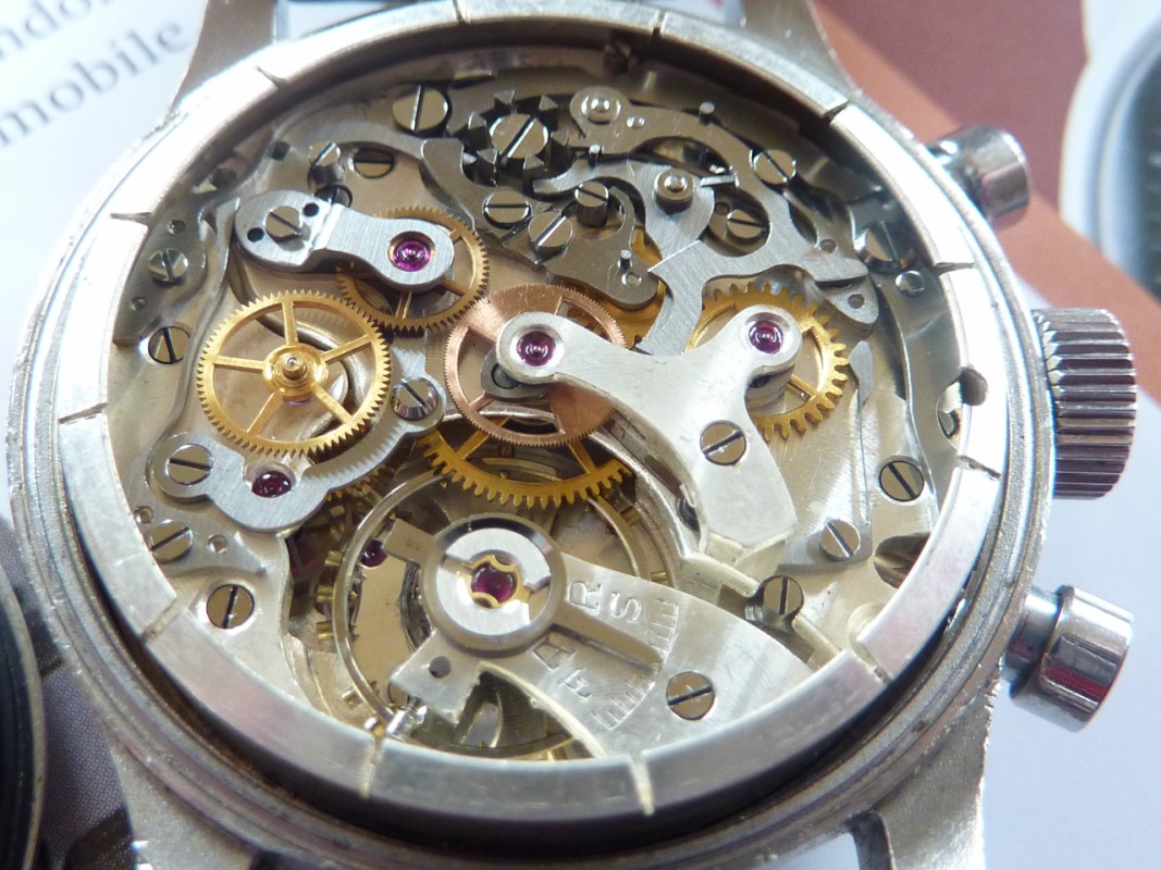 Coin des Affaires - Chrono Heuer landeron 13 (45/50)